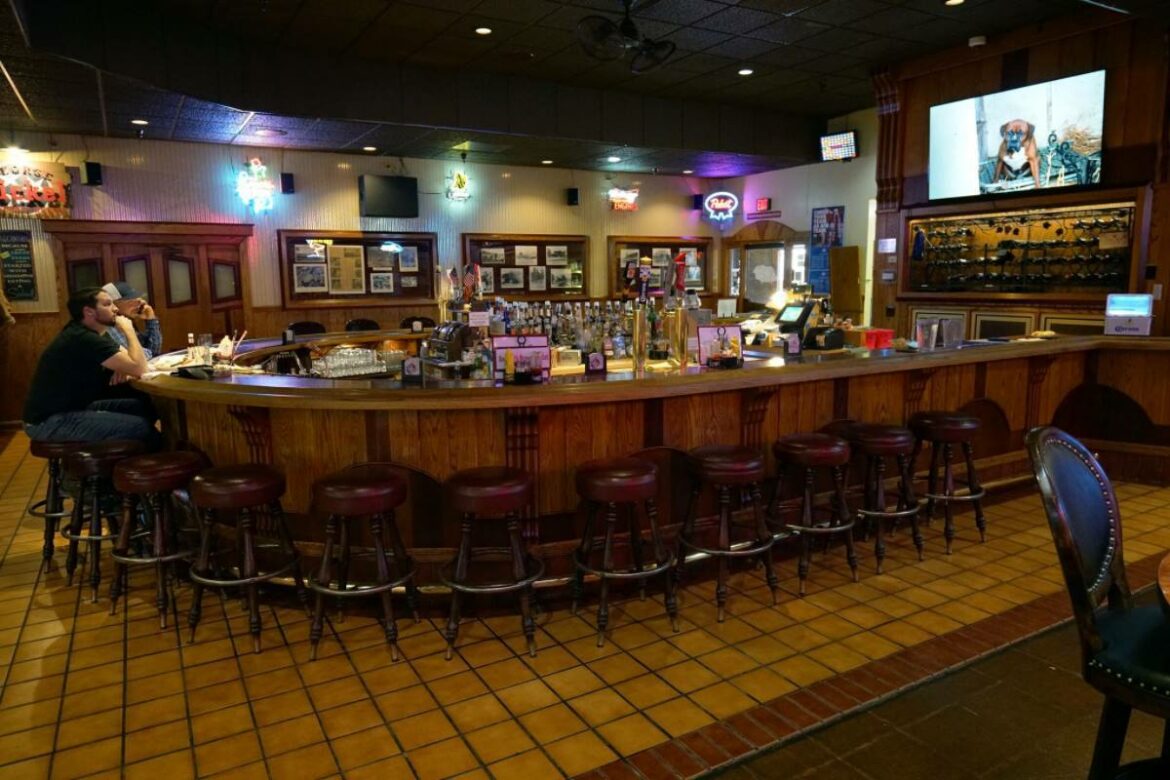 Boomer’s Saloon and Grill in Laytonville opens for family-friendly ...